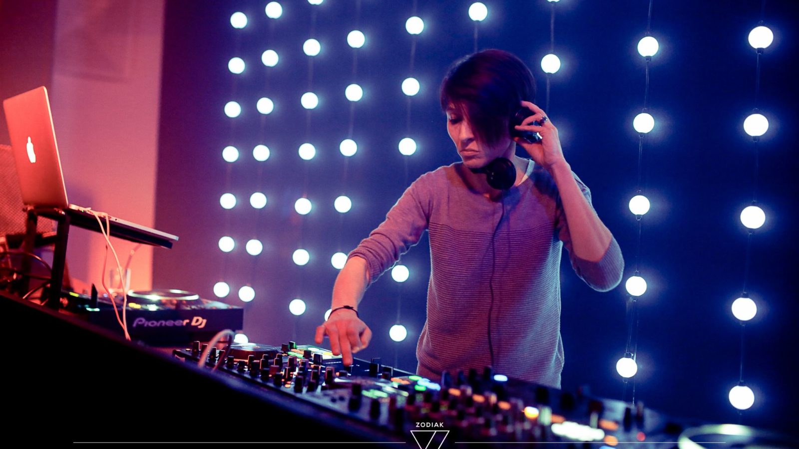 Karo V : "Être DJ ce n'est pas simplement pousser des boutons, c'est raconter une histoire ...